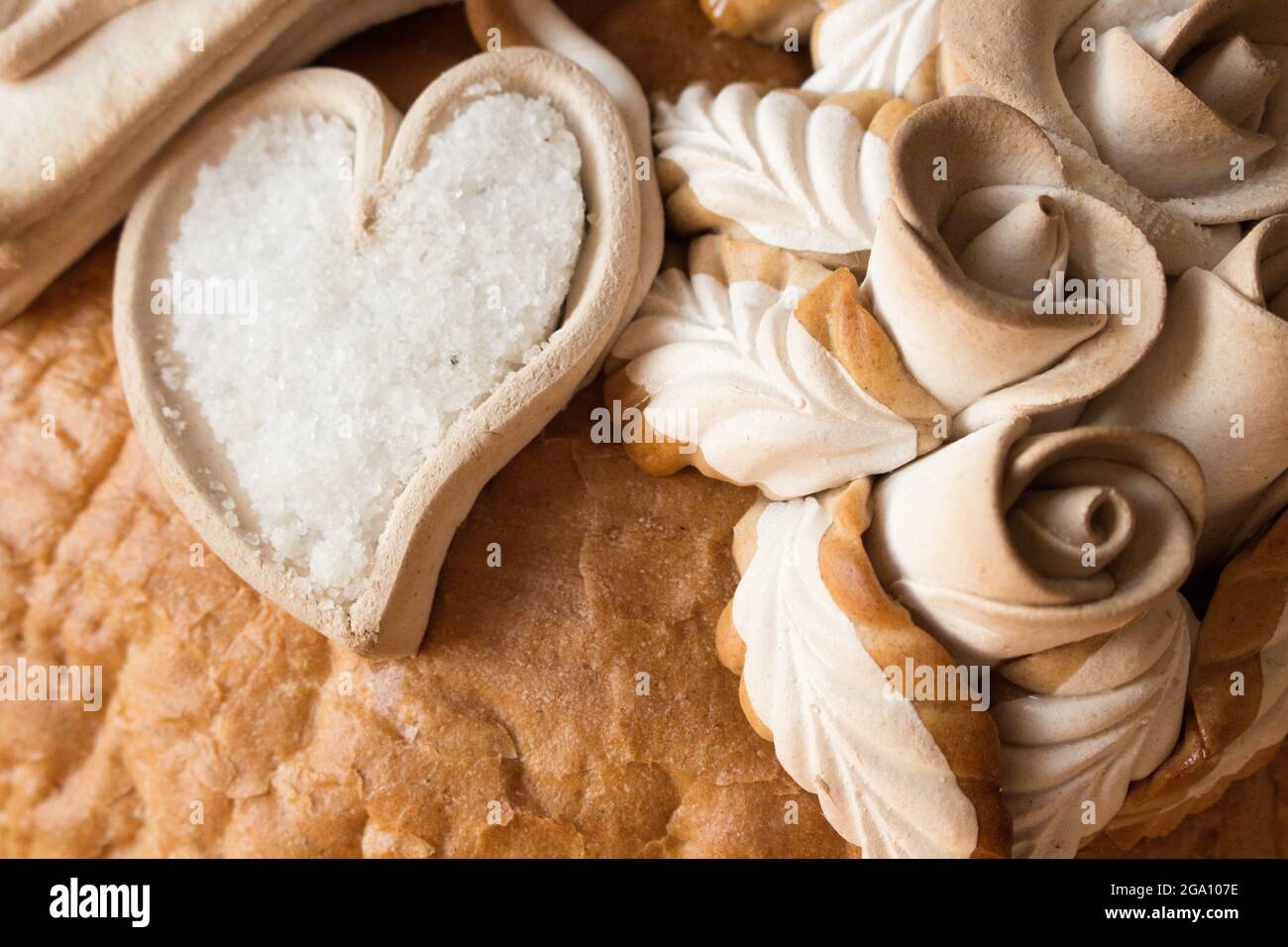 Wedding traditions. Traditional wedding bread with salt detail Stock ...
