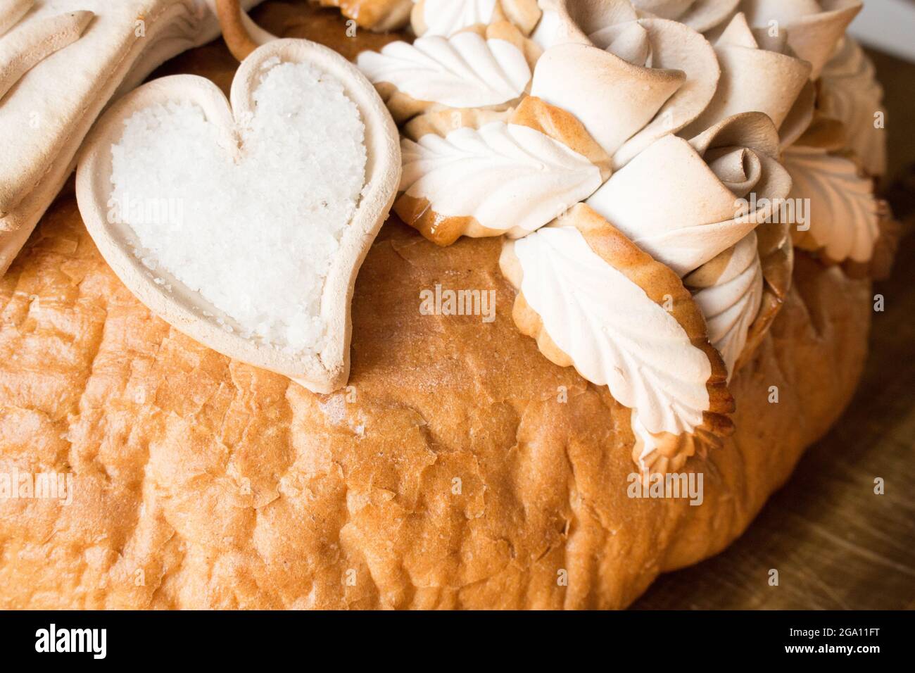 Wedding traditions. Traditional wedding bread with salt detail Stock ...