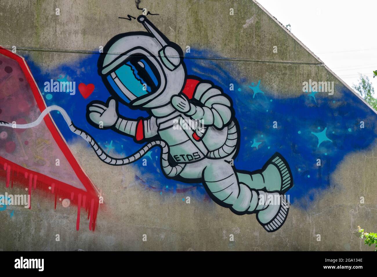 Spaceman graffiti hi-res stock photography and images - Alamy