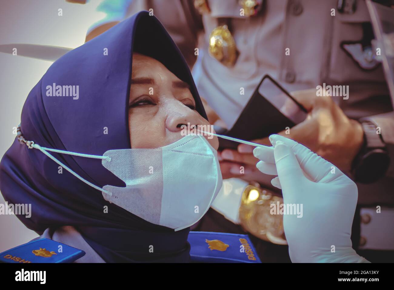 Swab tests to identify the spread of Covid-19 Stock Photo - Alamy