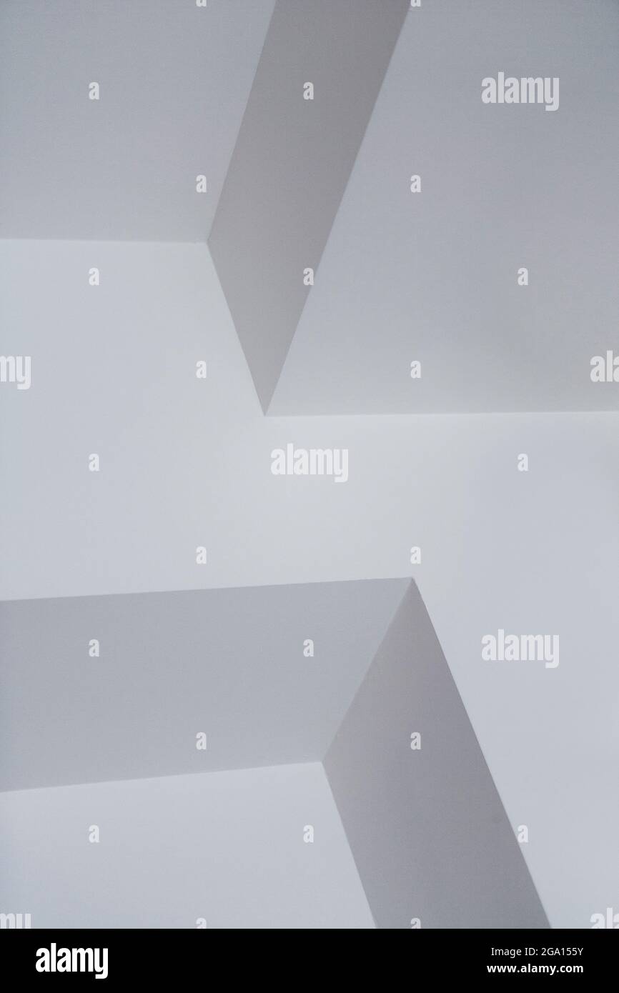 Diagonal lines in architecture hi-res stock photography and images - Alamy