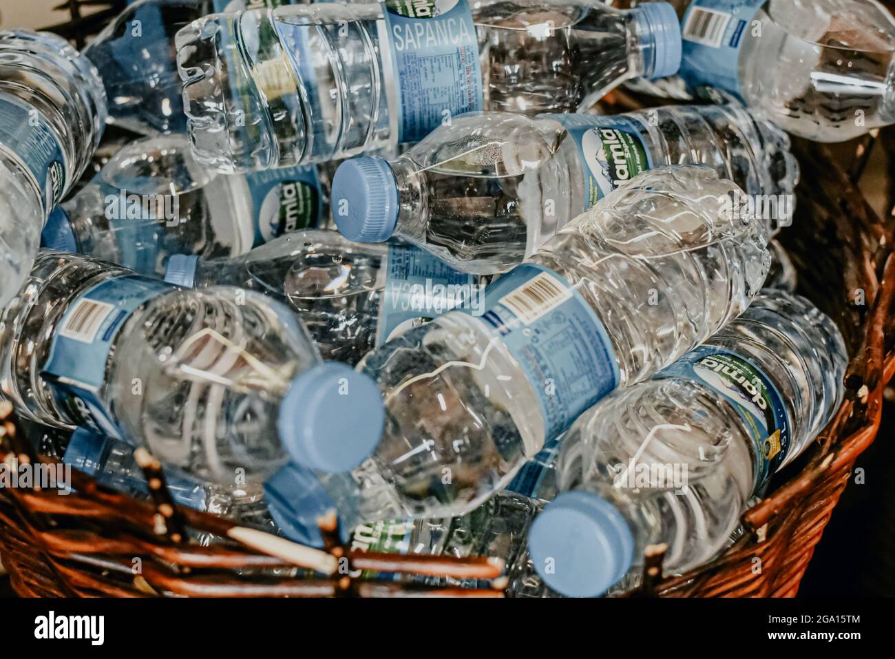 6 pack plastic hi-res stock photography and images - Alamy
