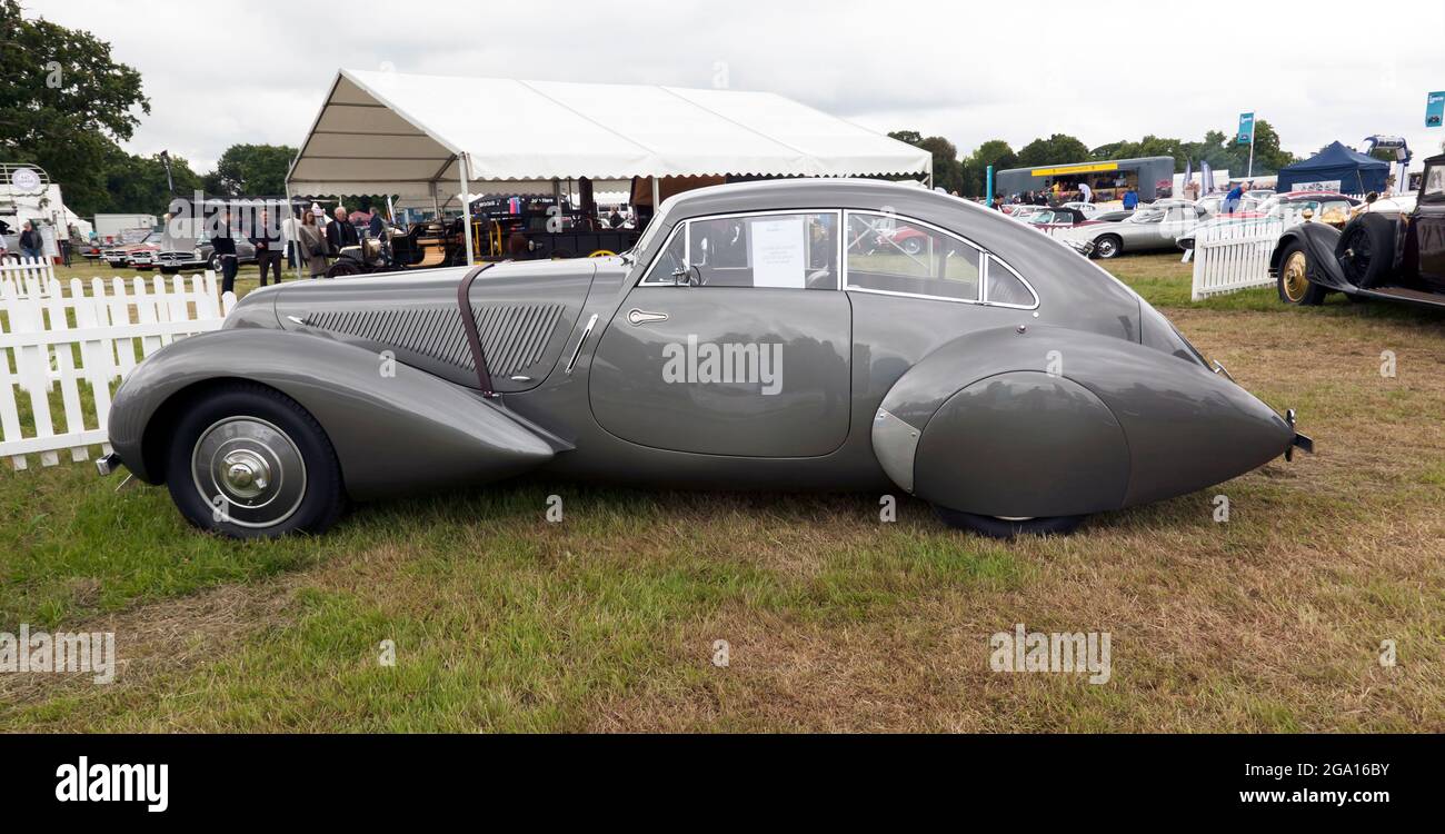 Side view of of a 1939, Bentley 4.25L MX Overdrive Chassis, on display ...