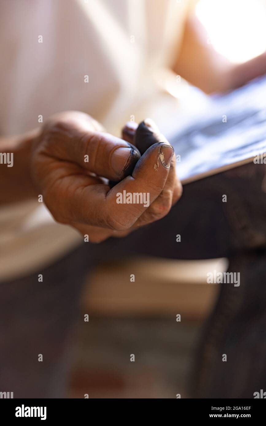 Artists hand close up hi-res stock photography and images - Alamy
