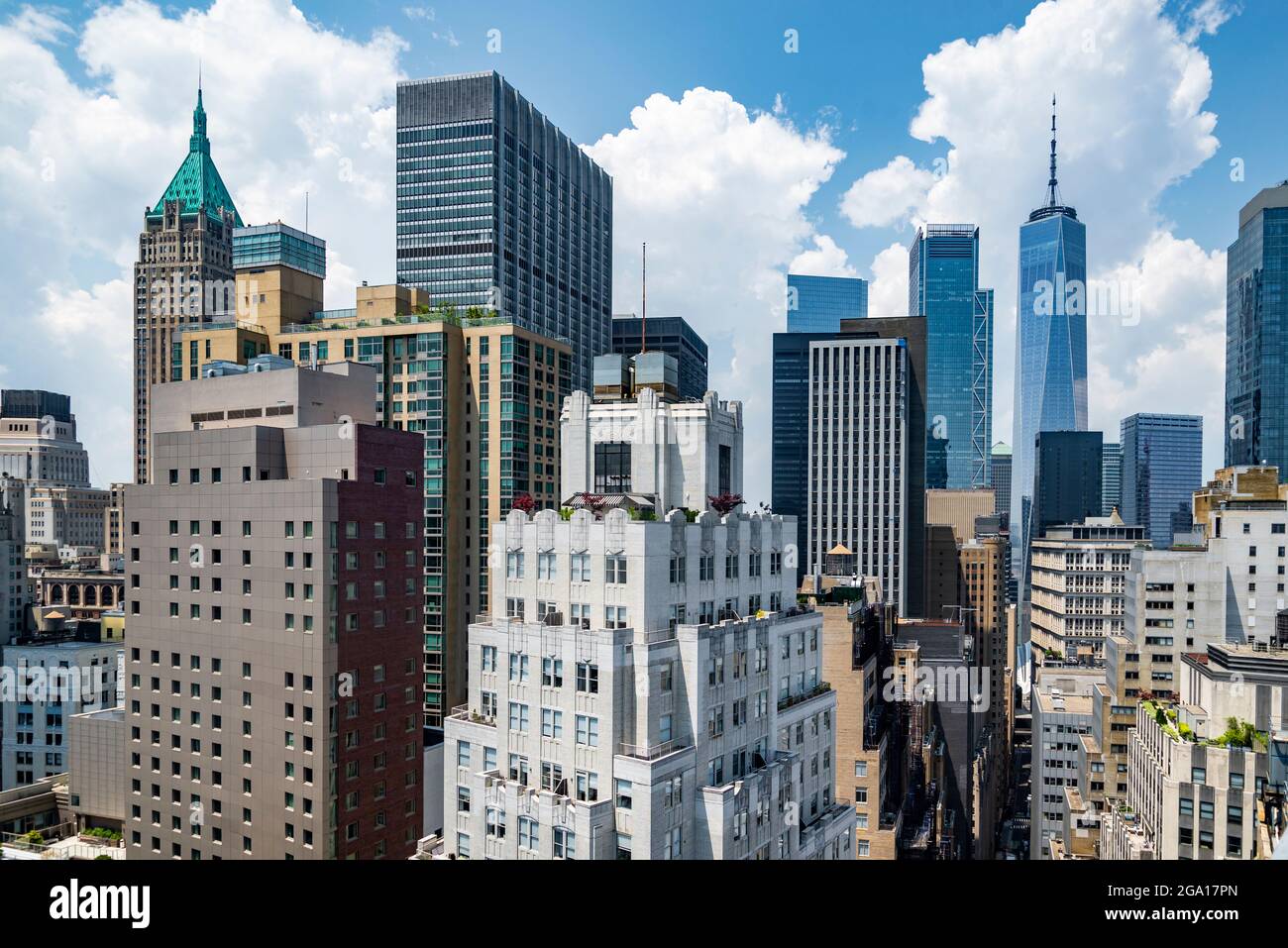 New york skyline day blue sky hi-res stock photography and images - Alamy