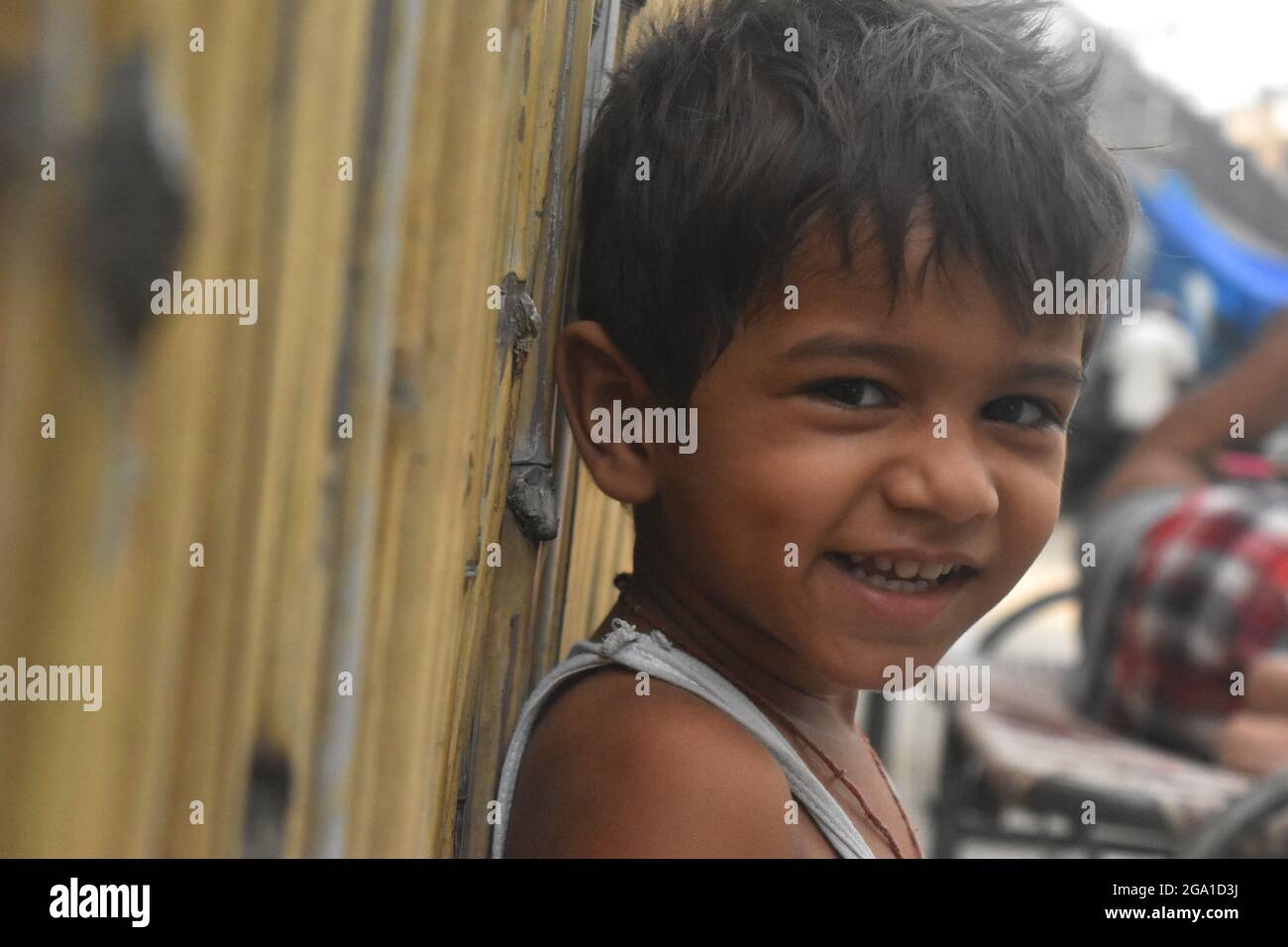 Poor kid hi-res stock photography and images - Alamy
