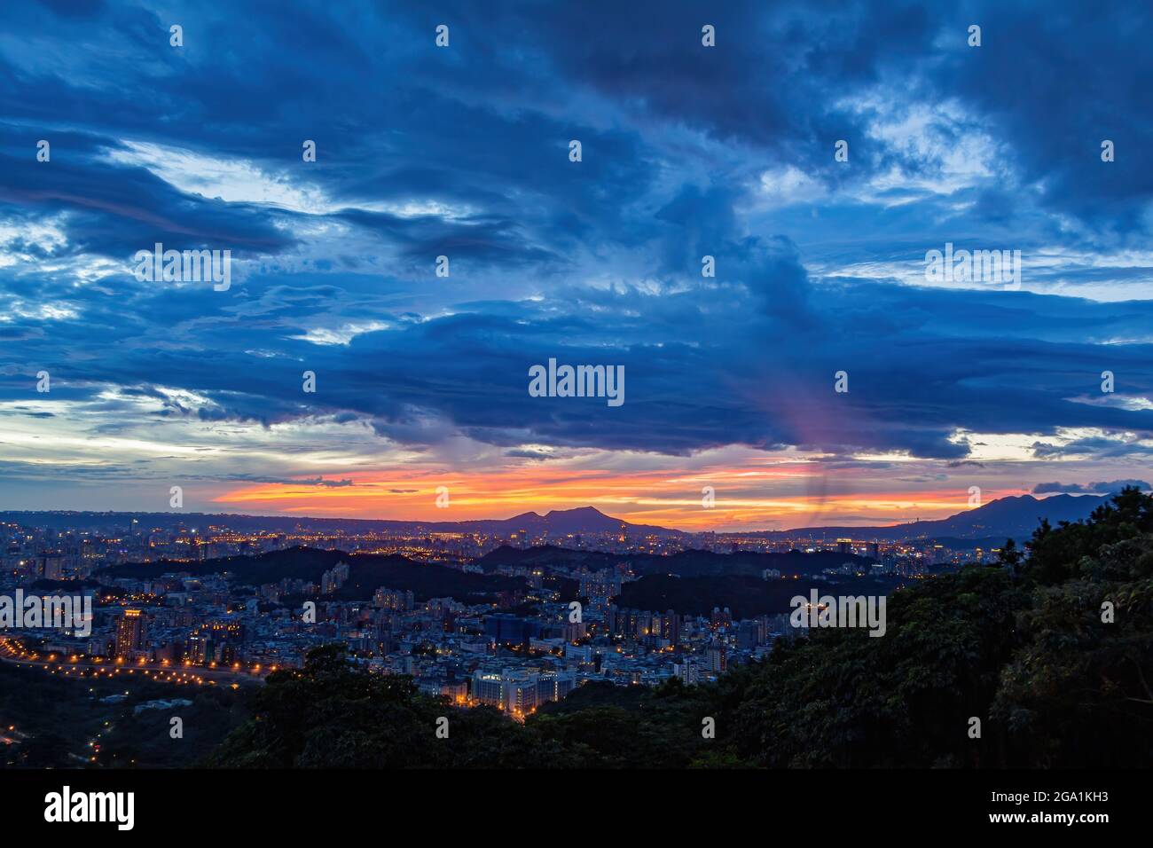 Sunset high angle view of the cityscape form Wenshan District at Taipei ...