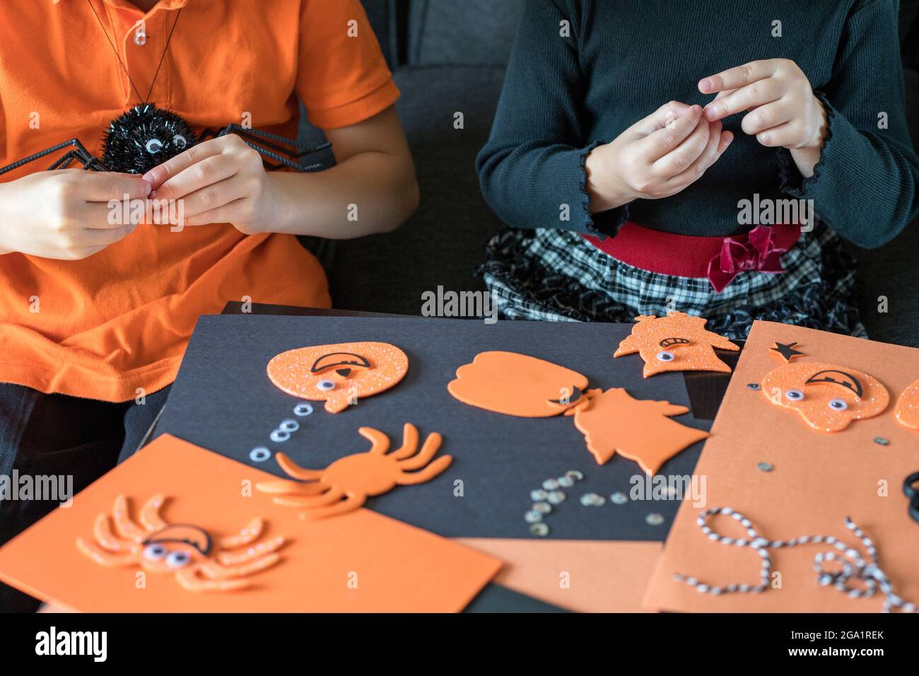 Girl doing crafts hi-res stock photography and images - Alamy