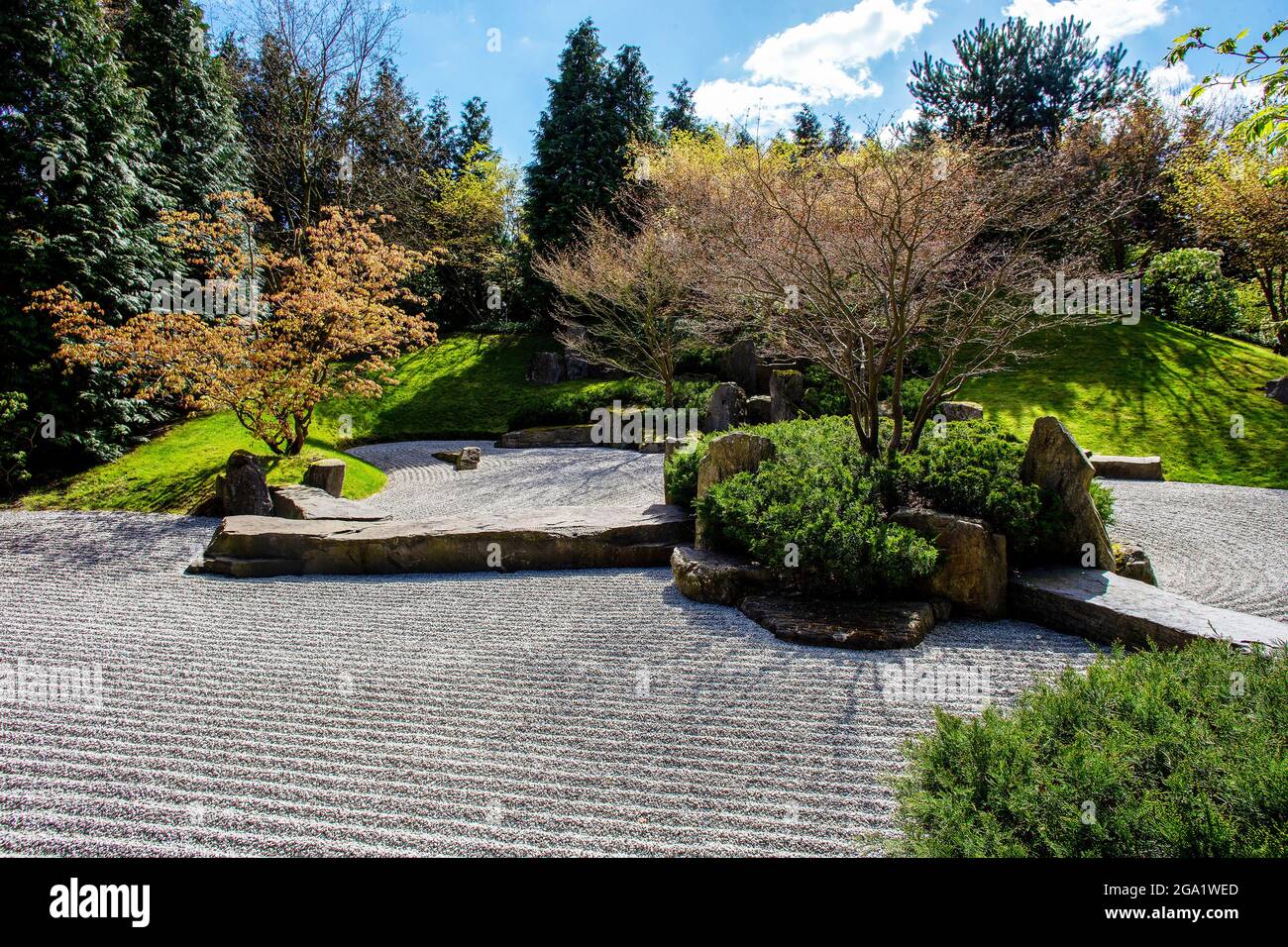 Dry landscape gardens hi-res stock photography and images - Alamy
