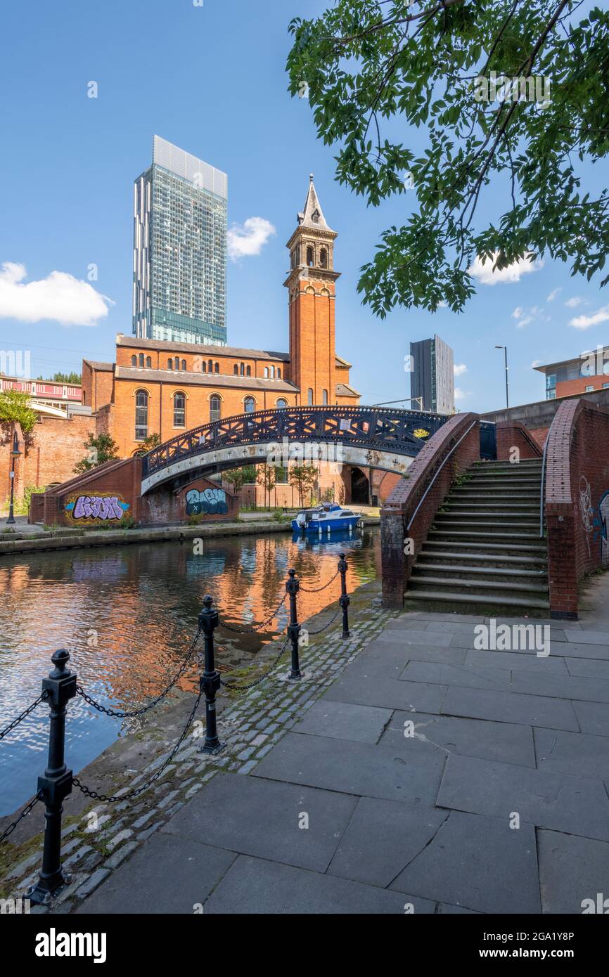 old and new contrasting architecture in greater manchester city centre ...
