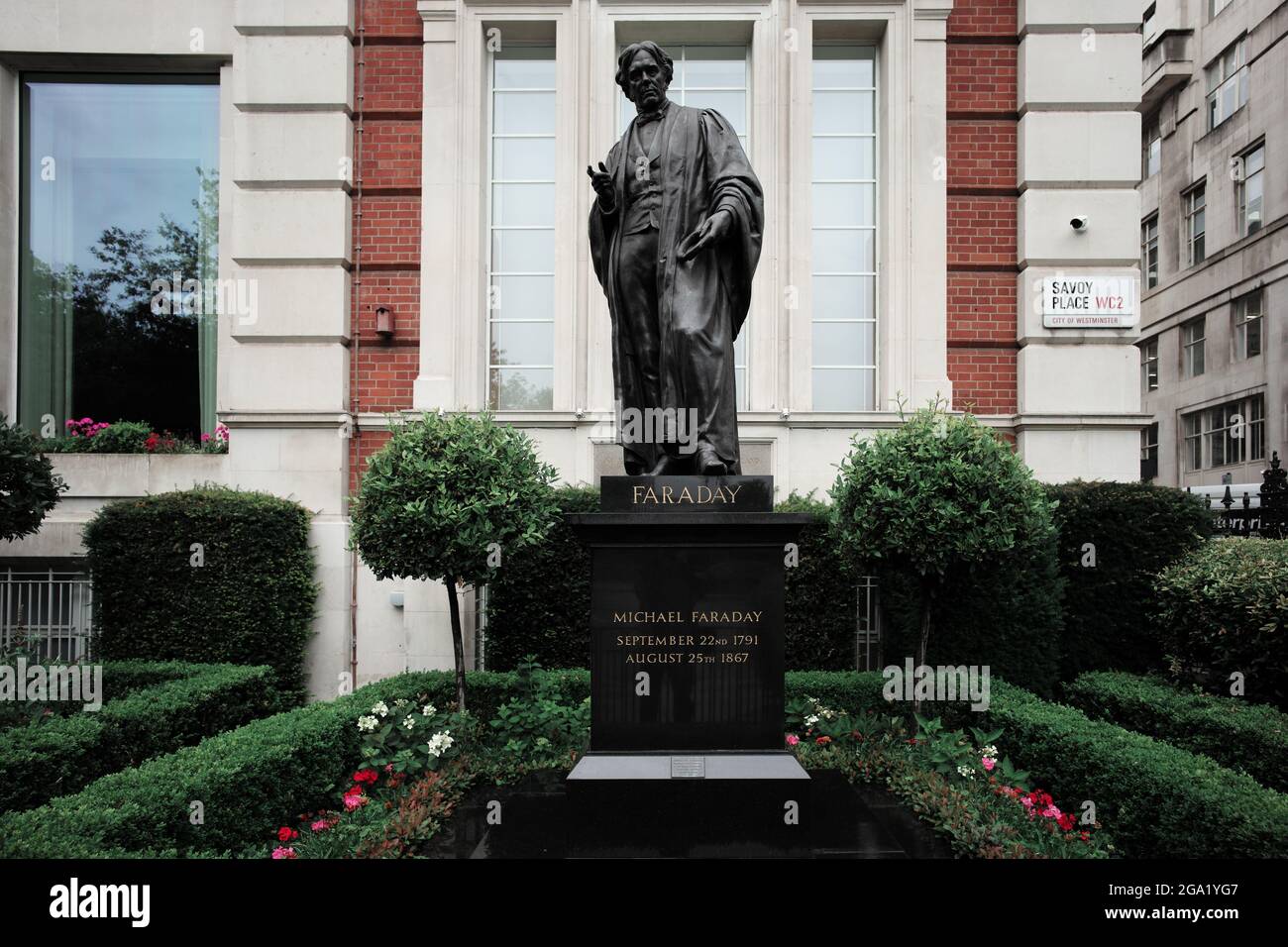 Faraday statue hi-res stock photography and images - Alamy