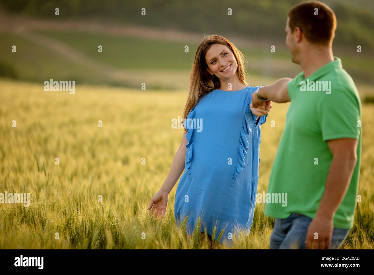 Cute young couple hold hands hi-res stock photography and images - Alamy