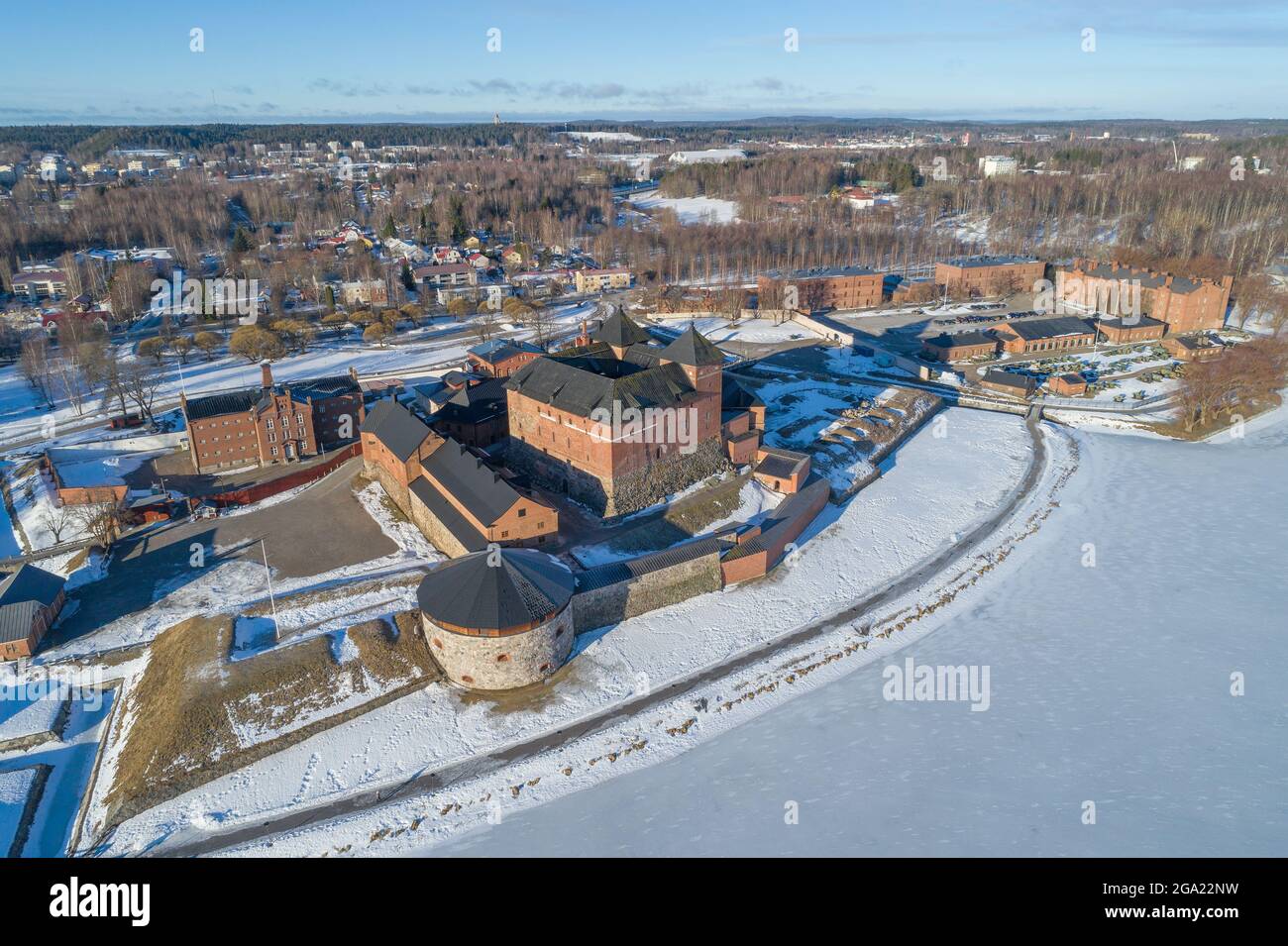 The ancient fortress of the city of Hameenlinna in a winter cityscape ...