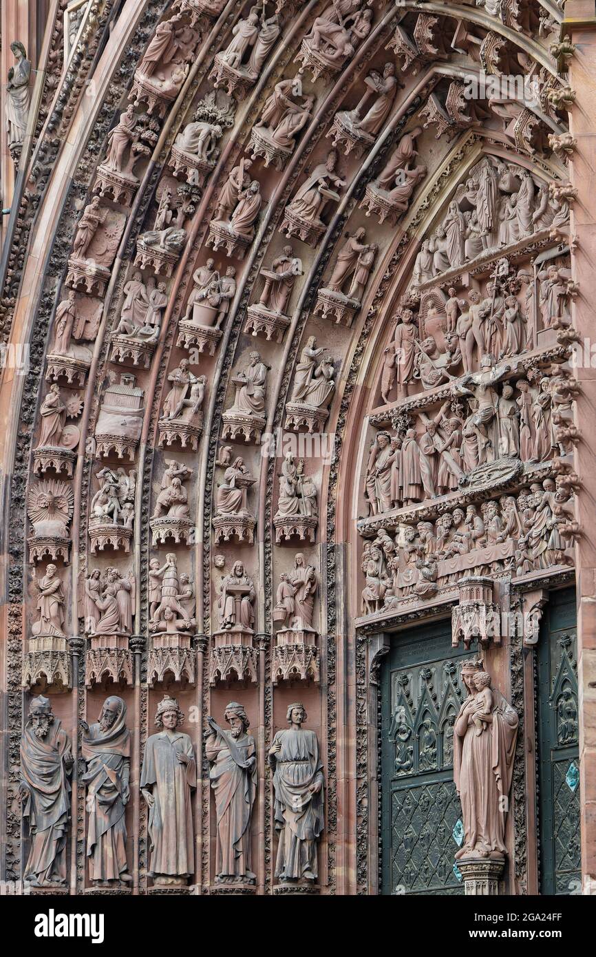 Rayonnant gothic architecture hi-res stock photography and images - Alamy