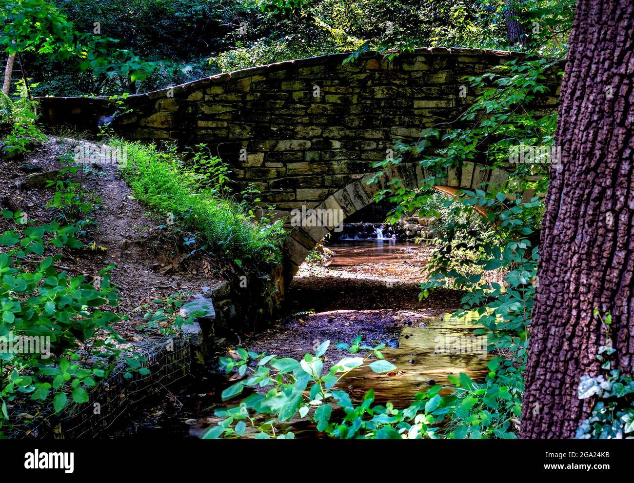 Bridge wall falling down hi-res stock photography and images - Alamy