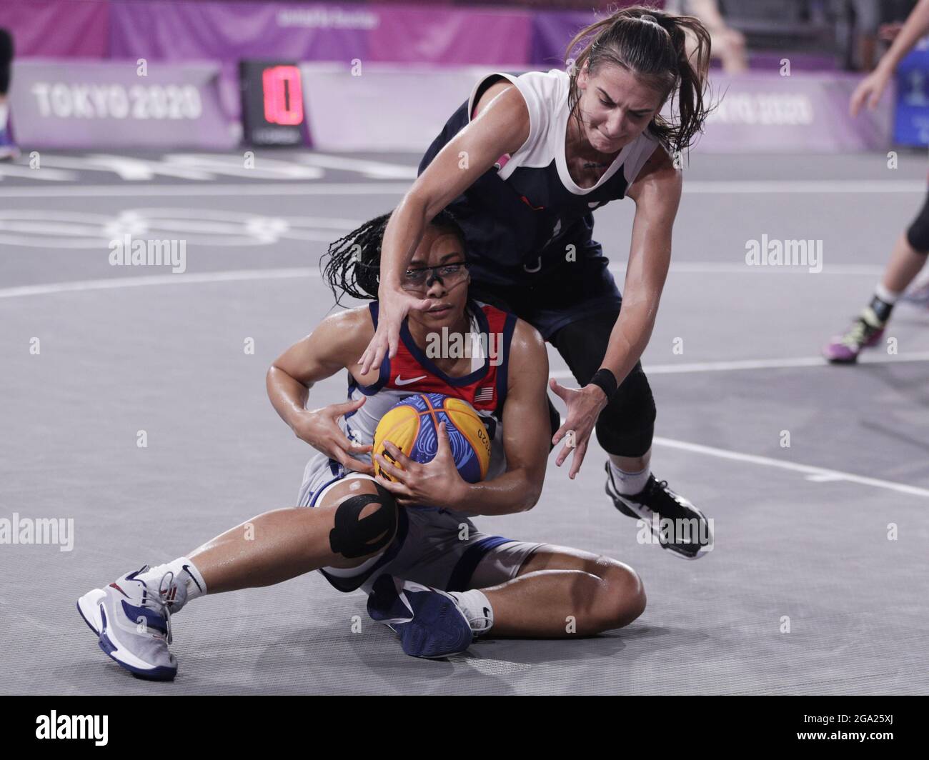 Tokyo, Japan. 28th July, 2021. Allisha Gray of the USA (15) fights to ...
