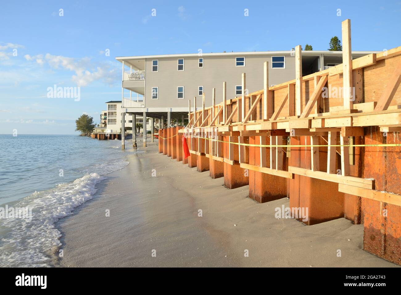 Building breakwall hi-res stock photography and images - Alamy