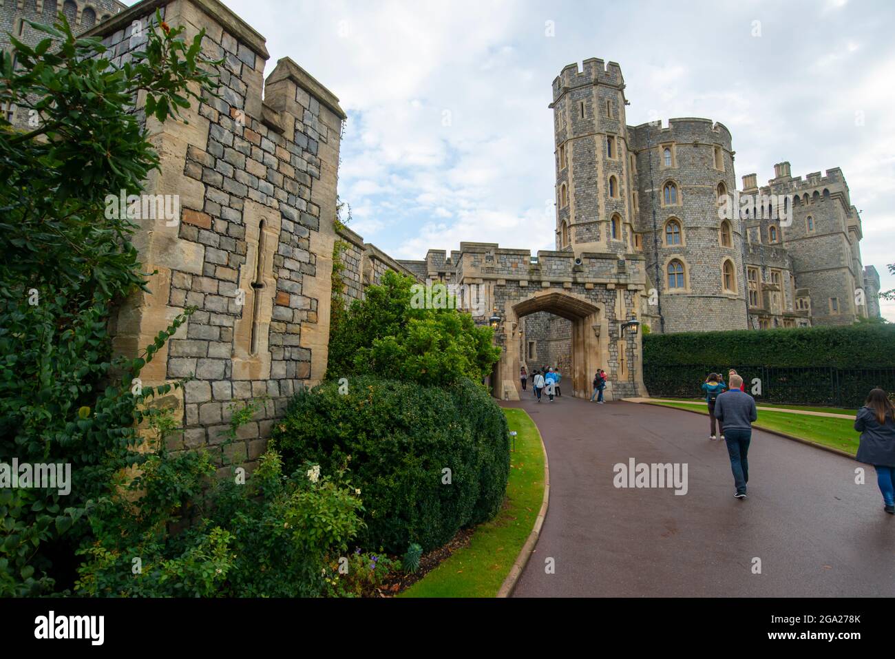 Entering the castle hi-res stock photography and images - Alamy