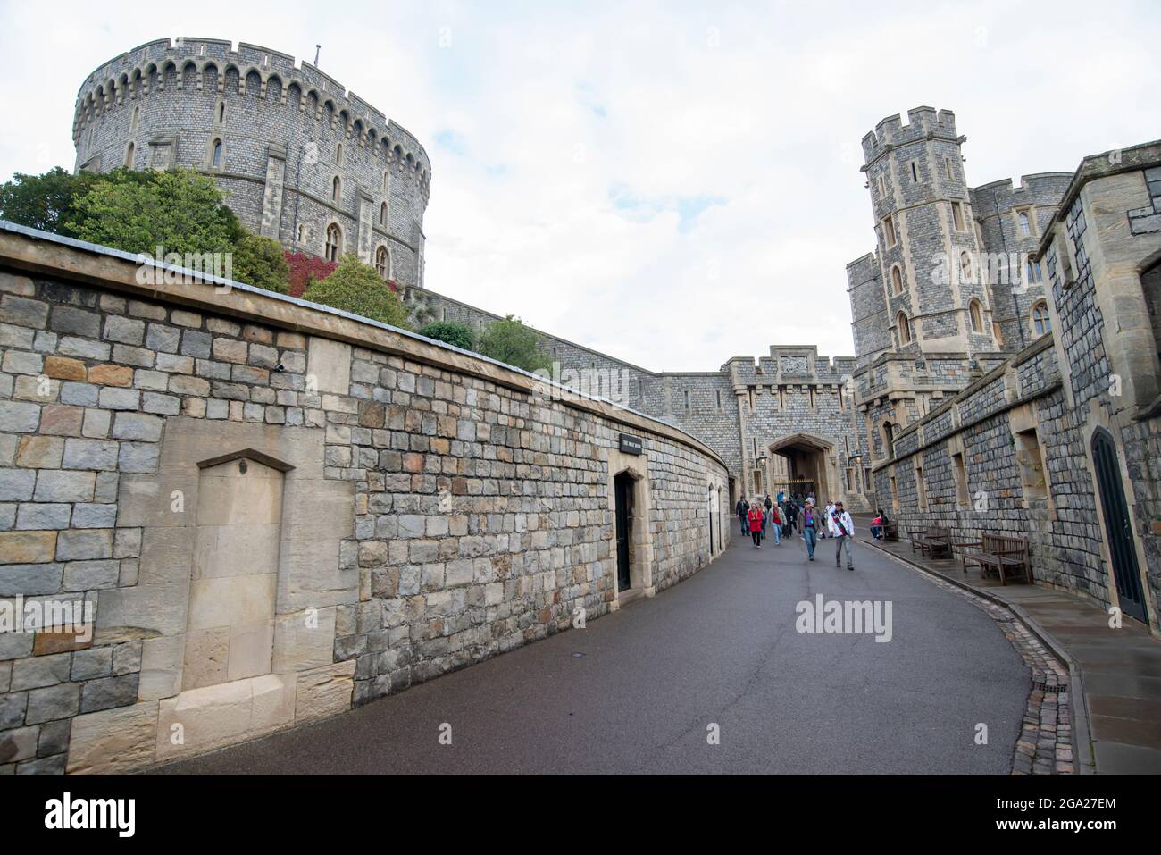 Entering the castle hi-res stock photography and images - Alamy