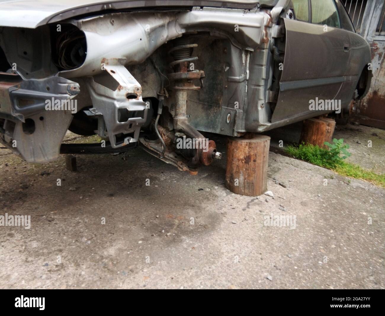 Car without wheels hi-res stock photography and images - Alamy