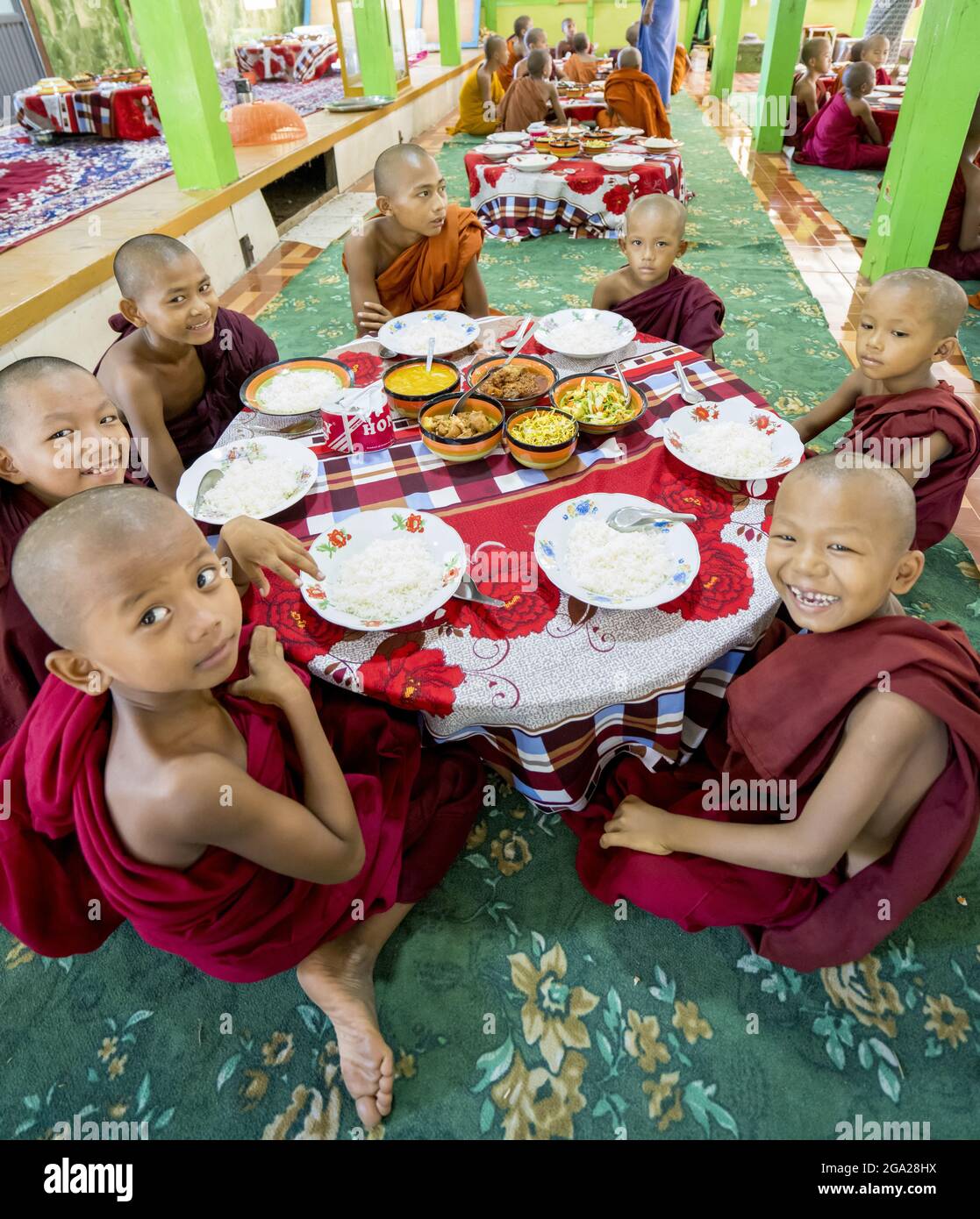 Boys monks hi-res stock photography and images - Alamy