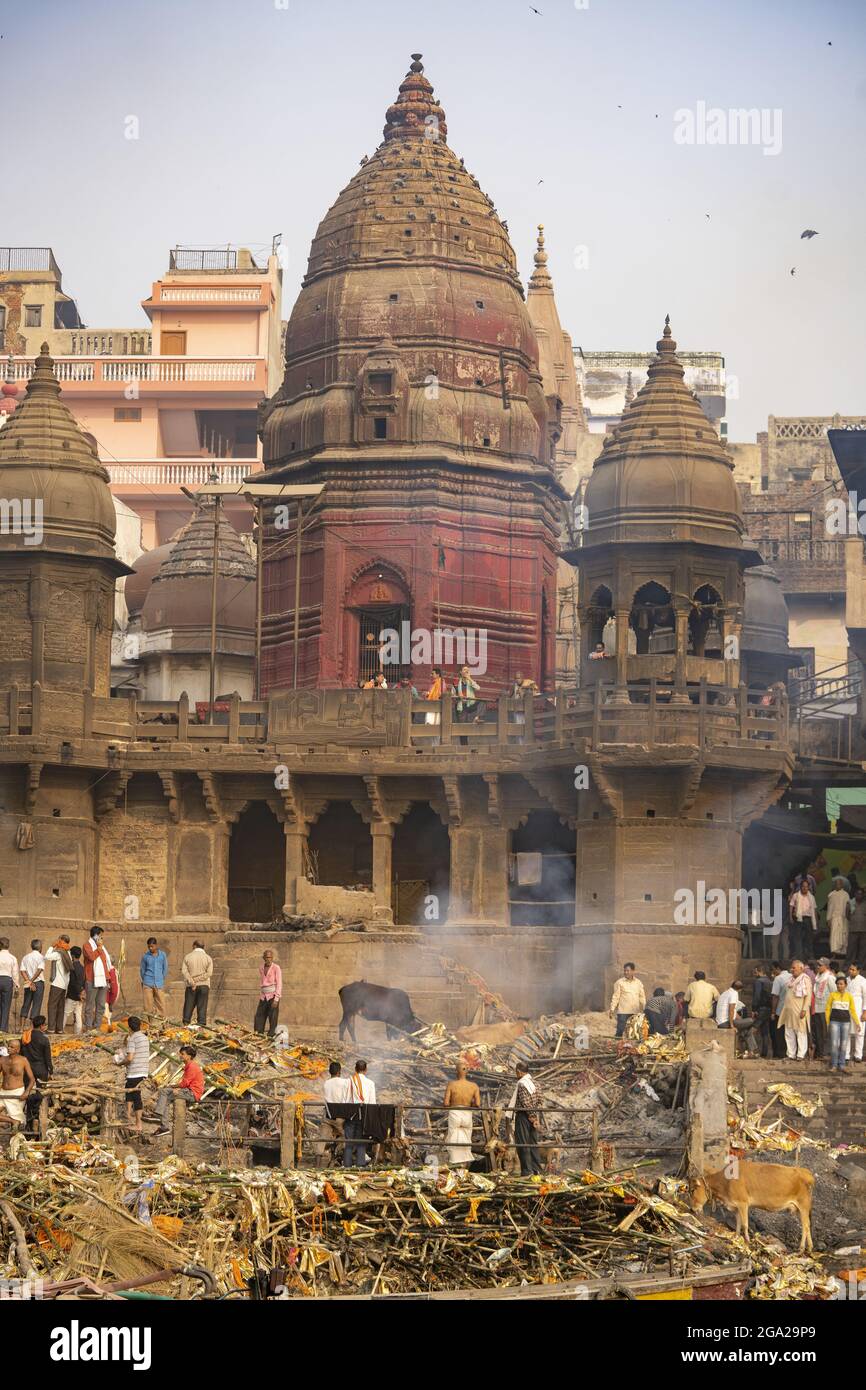 Cremation in varanasi hi-res stock photography and images - Alamy