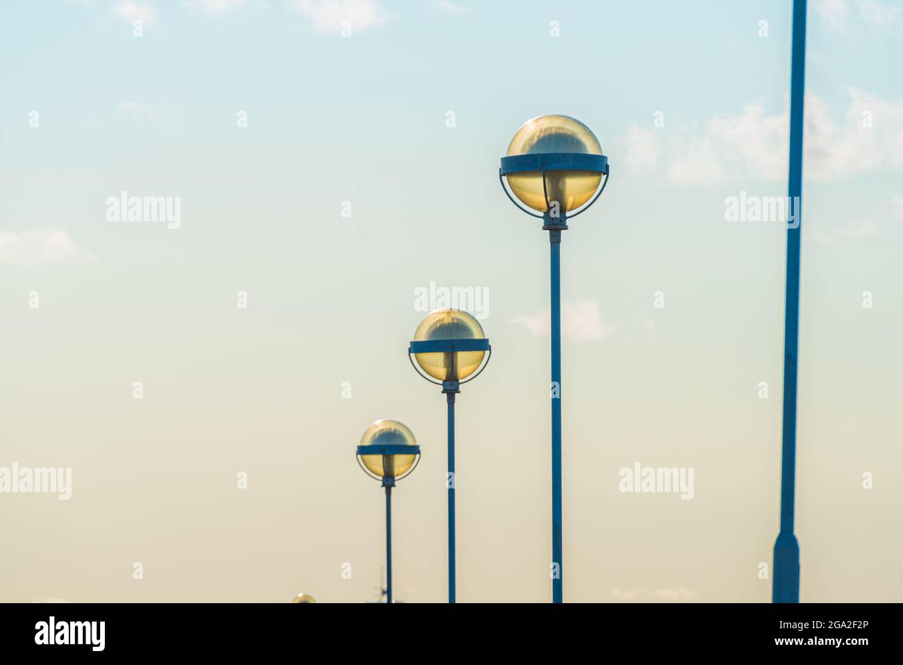 Row lamp posts hi-res stock photography and images - Alamy