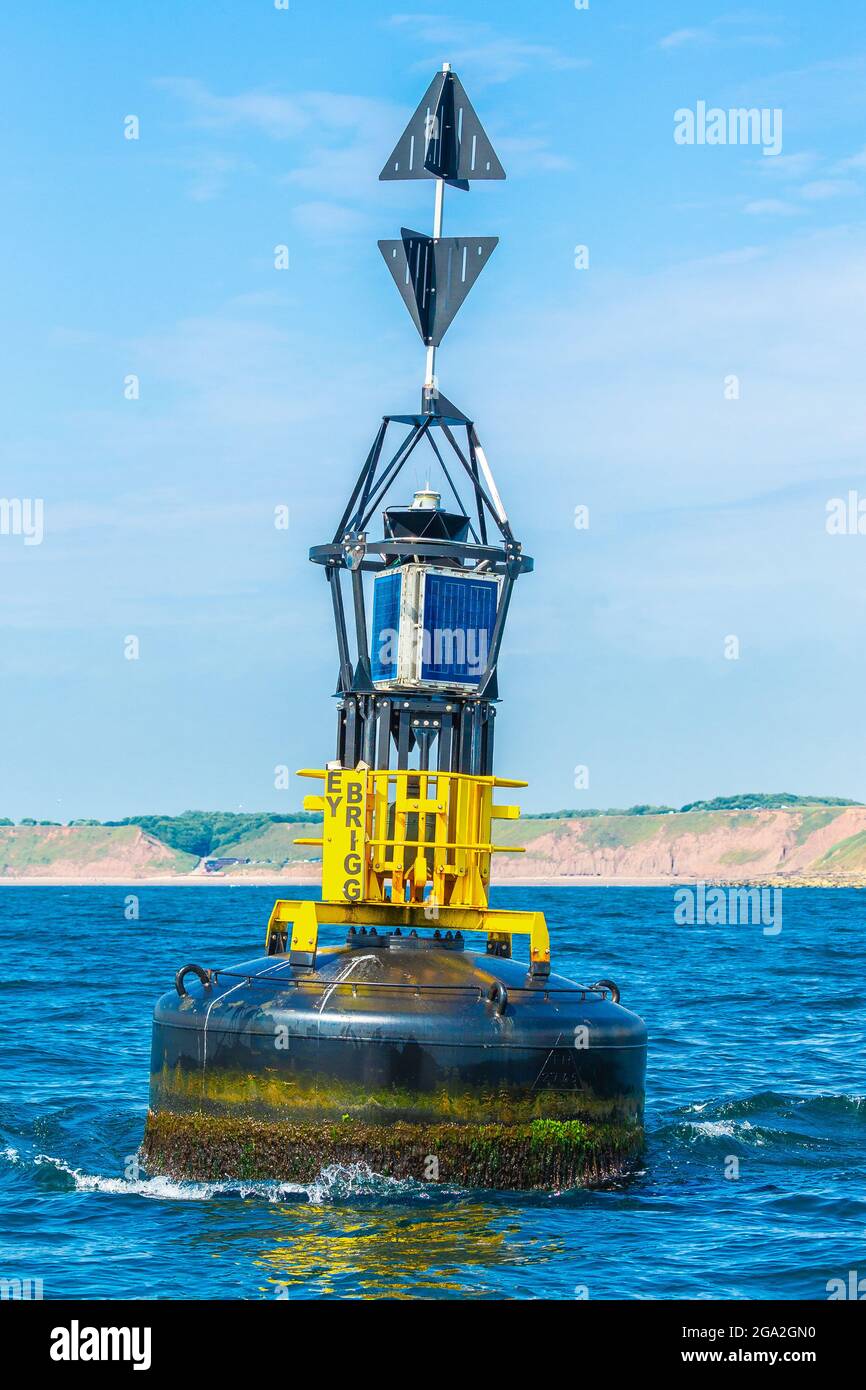 Clean off barnacles hi-res stock photography and images - Alamy