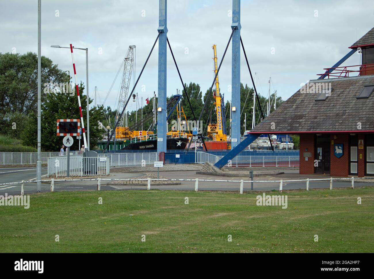Swing trader hi-res stock photography and images - Alamy