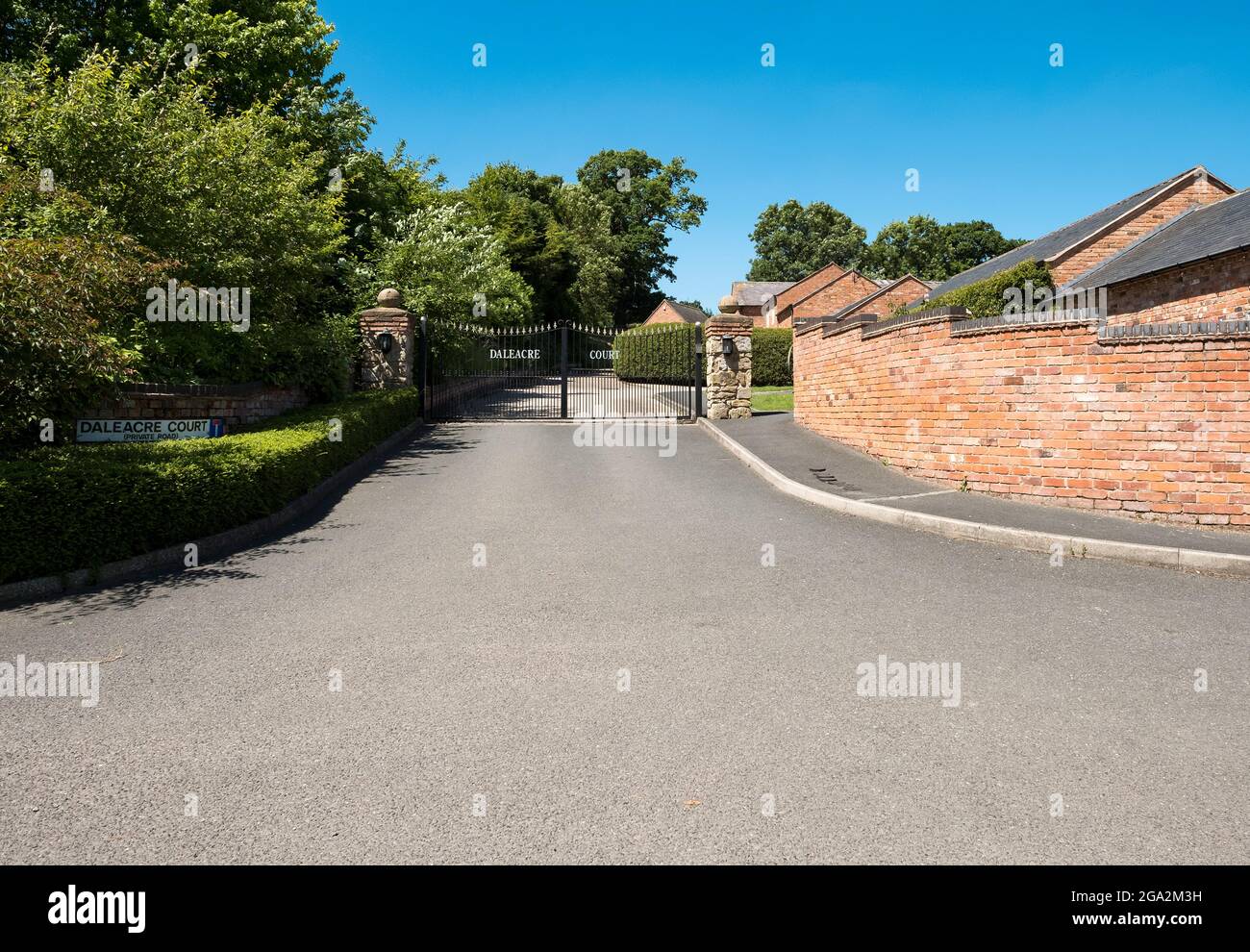 Driveway executive hi-res stock photography and images - Alamy