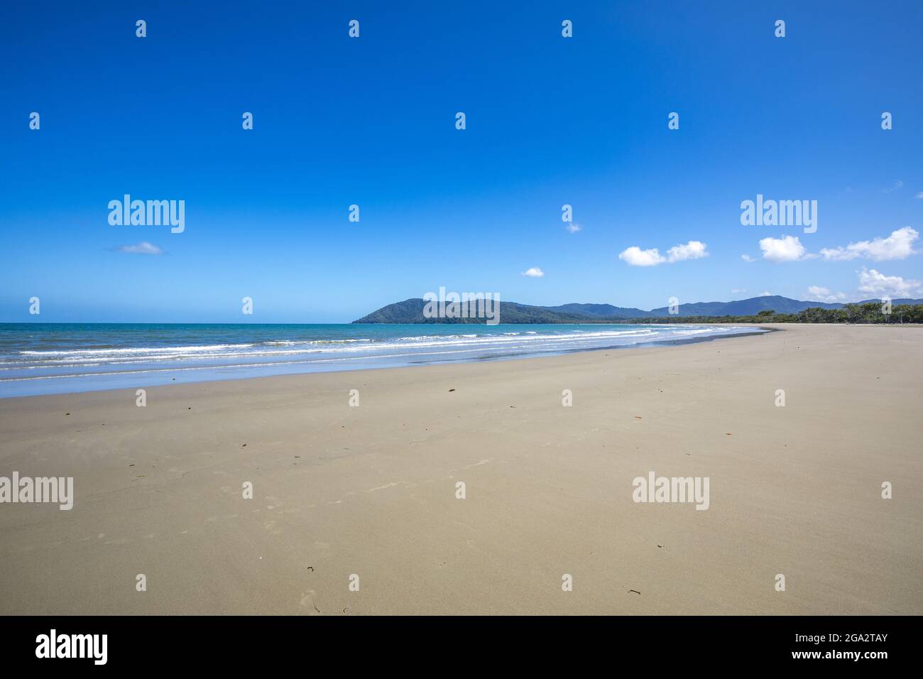 Thornton Beach along the Coral Sea coast of Queensland, North of the ...