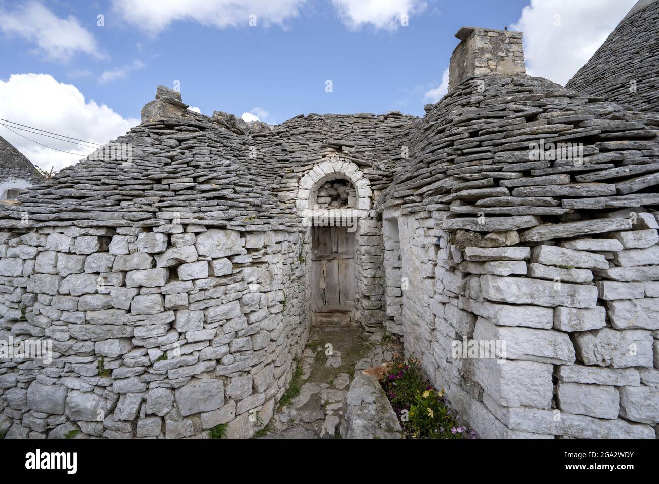 Traditional Apulian round stone Trulli house of Alberobello ...