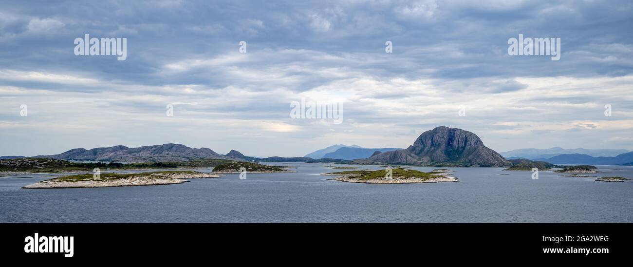 Rock formations and islands along the coast of the North Atlantic Ocean ...