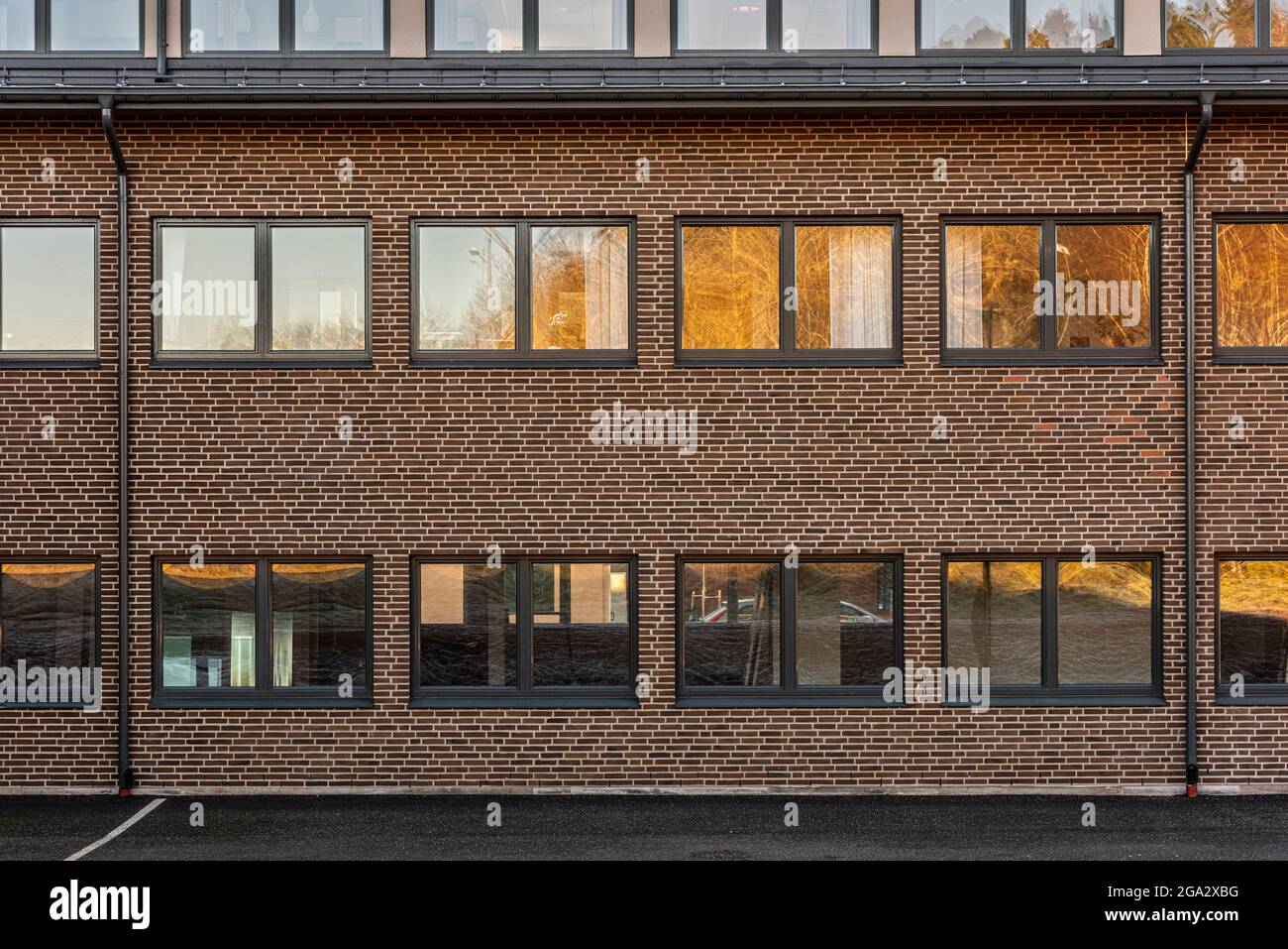 Exterior of an empty office building Stock Photo - Alamy