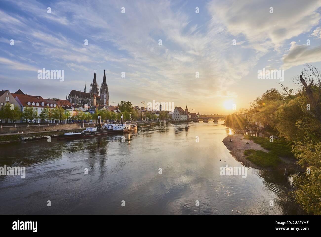 Outlook over the Danube River with the old, 12th Century Stone Bridge ...