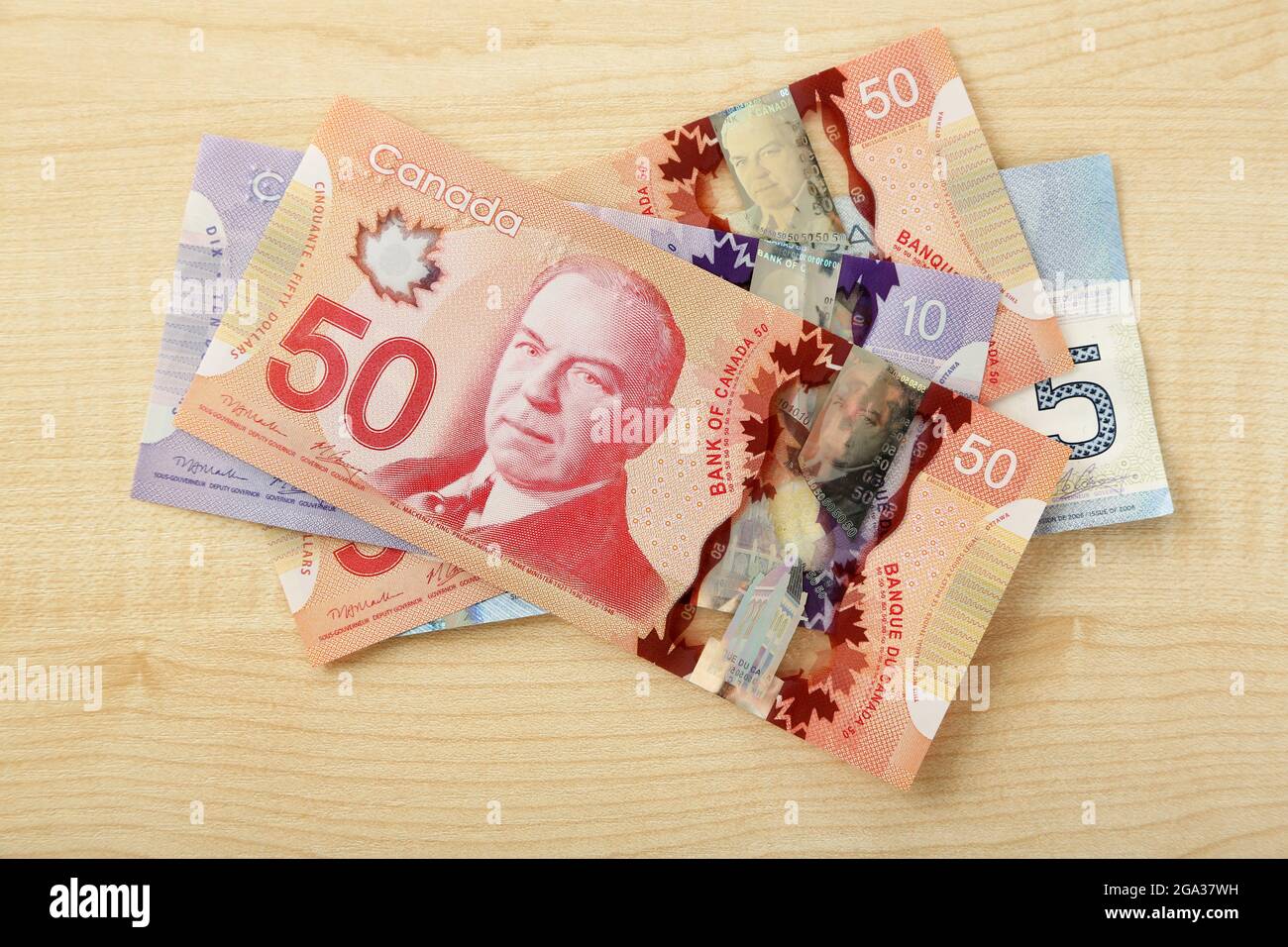 500 Canadian Dollar