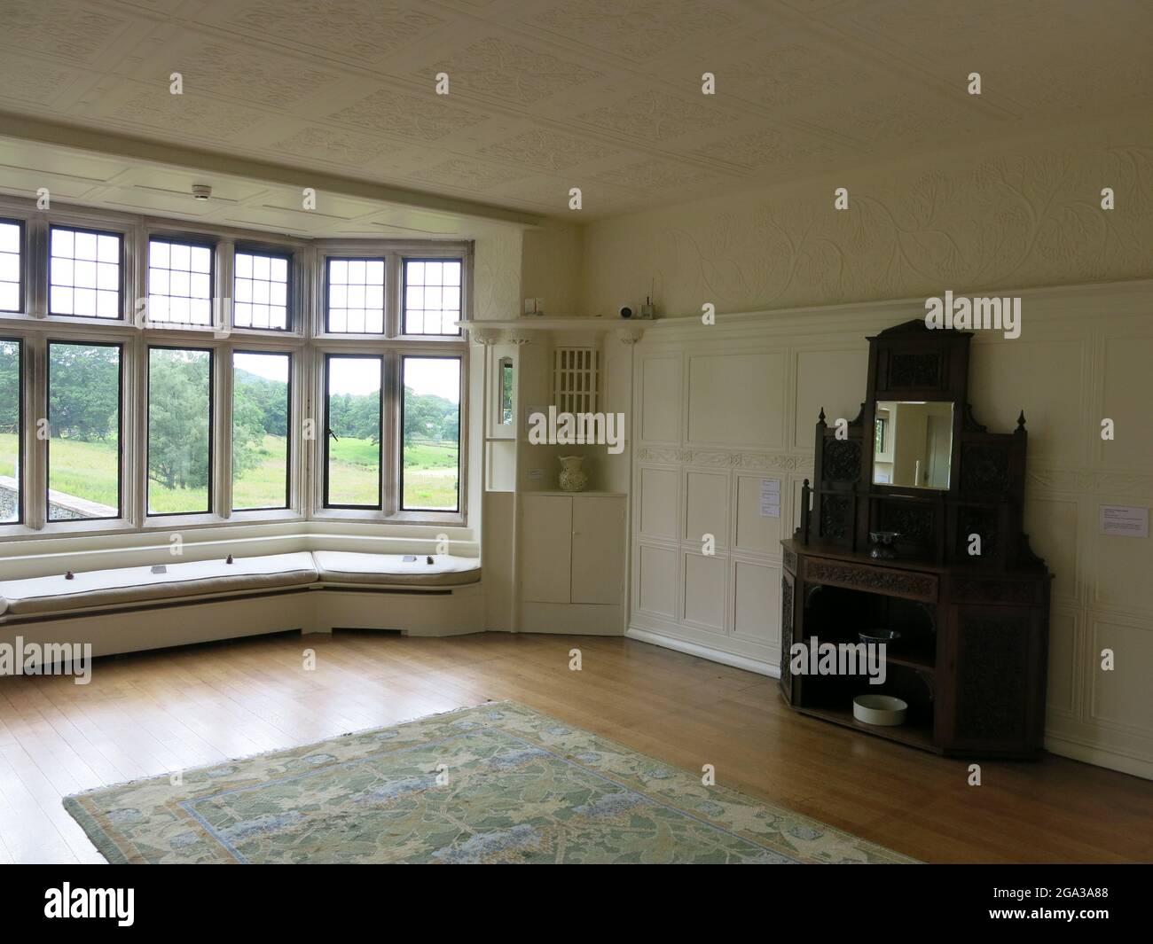 Bay window edwardian house hi-res stock photography and images - Alamy