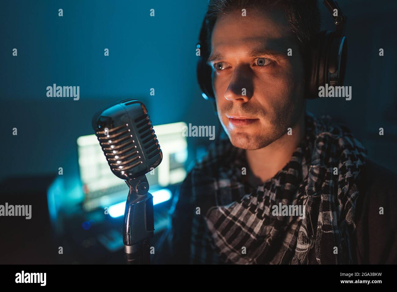 Singer recording studio hi-res stock photography and images - Alamy