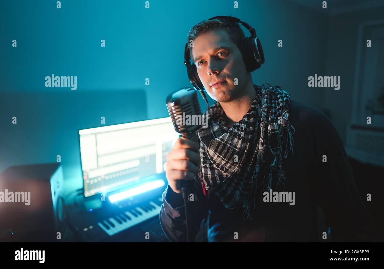 Recording studio and man hi-res stock photography and images - Alamy