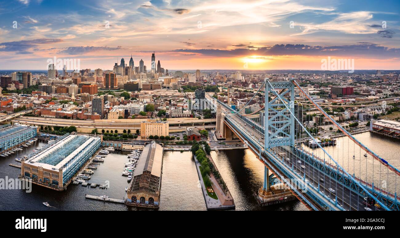 Towers benjamin franklin bridge hi-res stock photography and images - Alamy