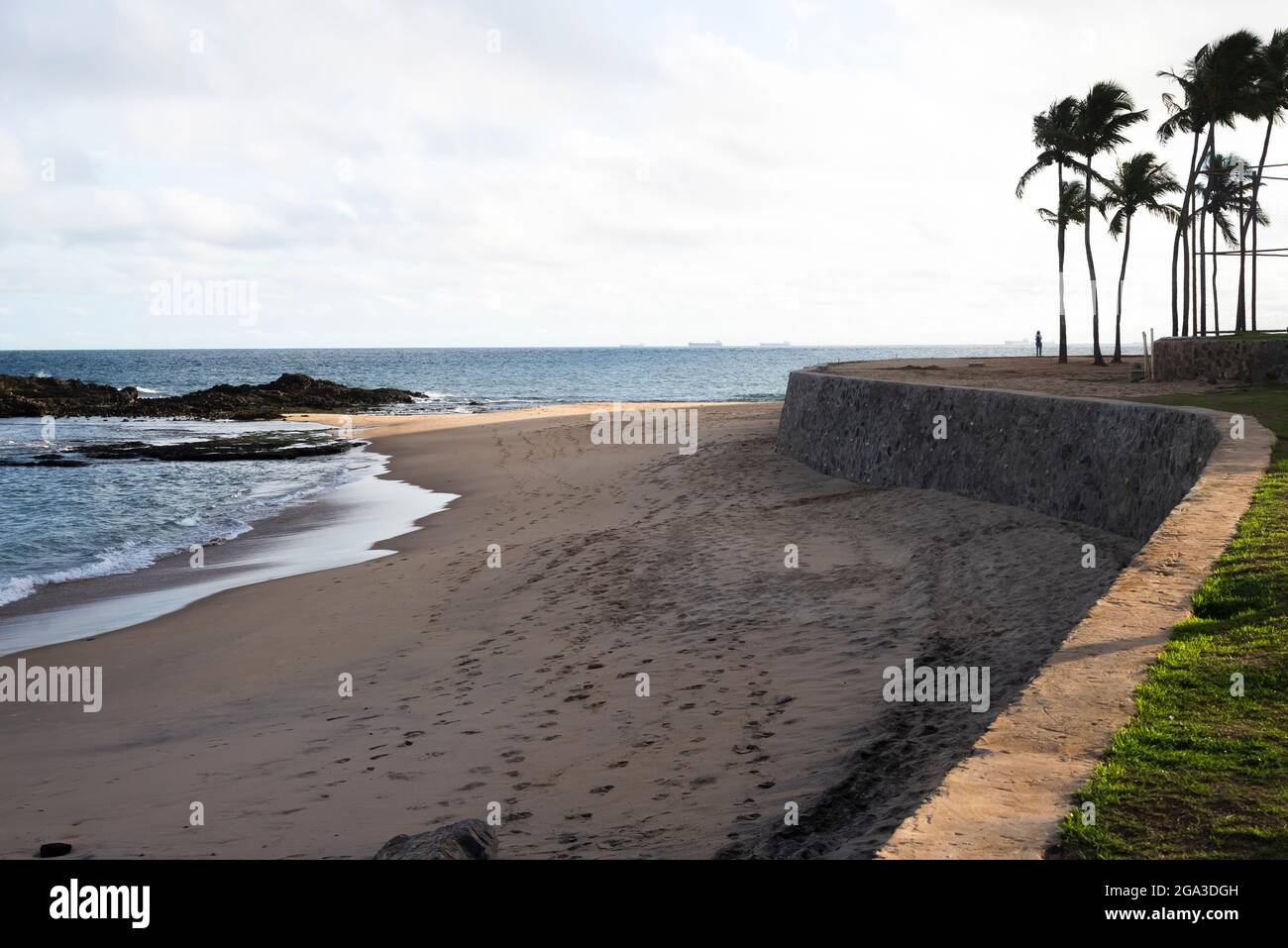 Water over rocks at beach hi-res stock photography and images - Alamy