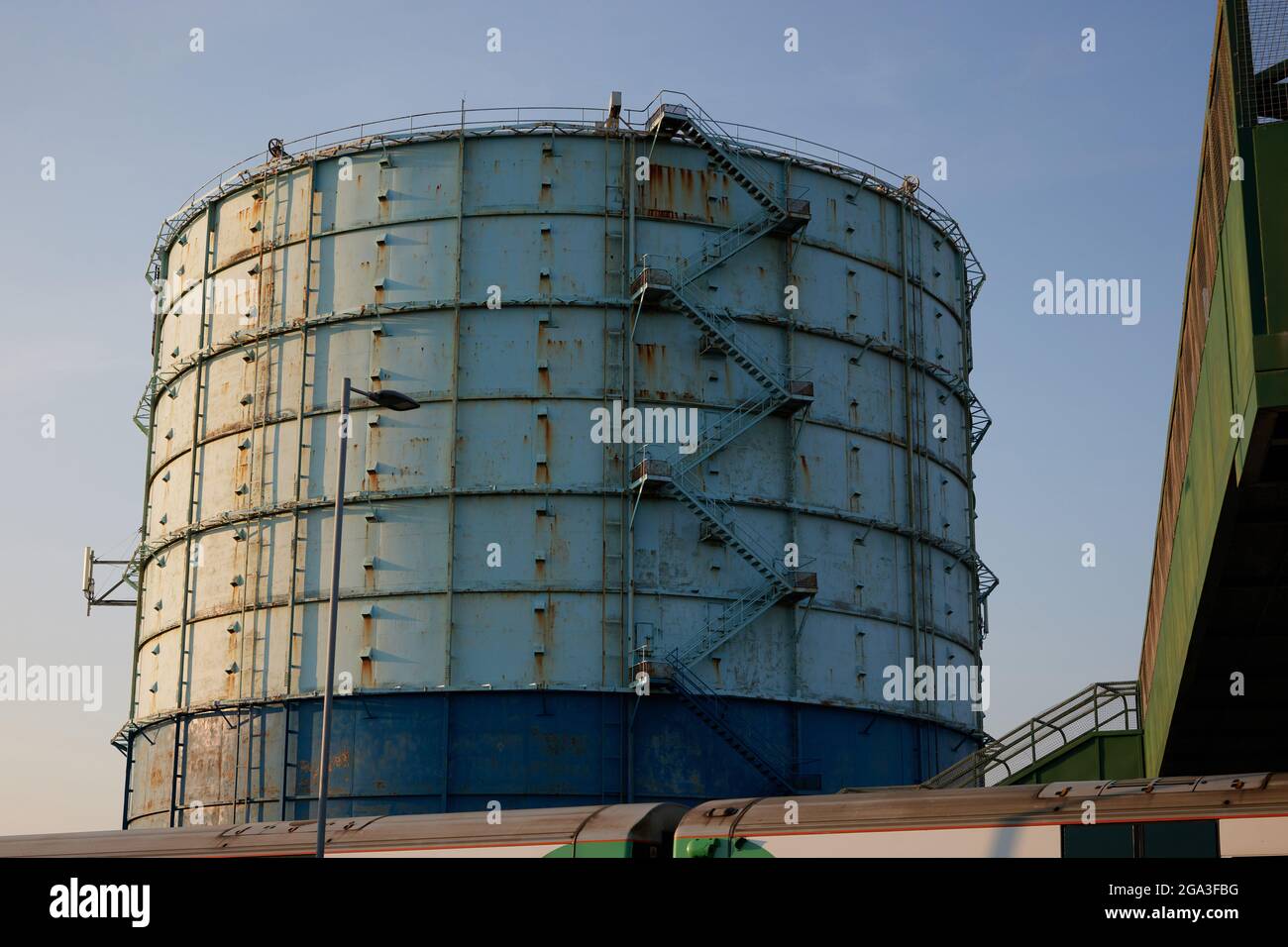 Gasometer gas storage tank uk hi-res stock photography and images - Alamy