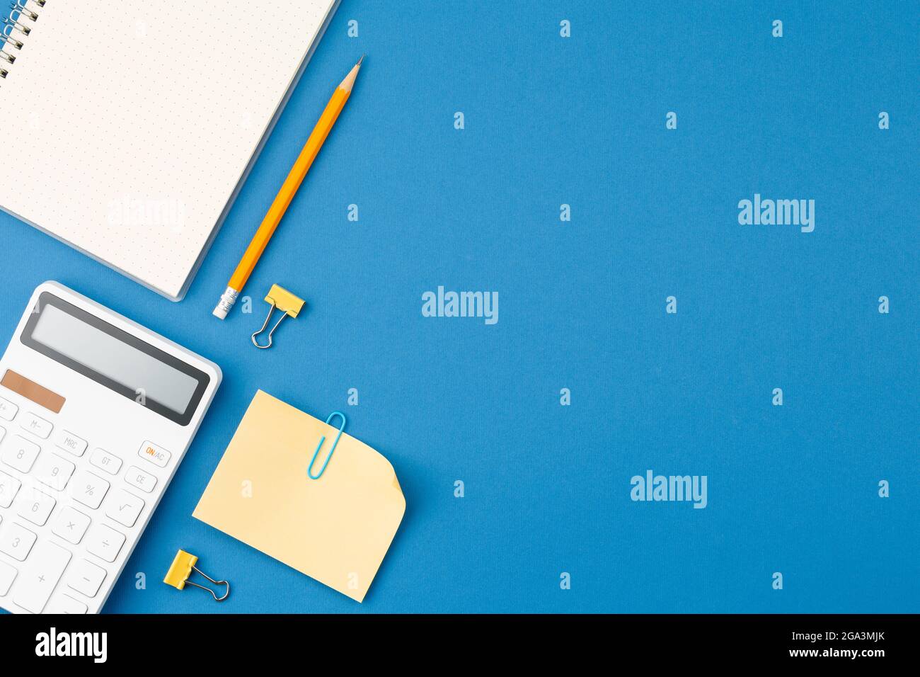 Notepad, pencil calculator note sheet. Office desk Stock Photo - Alamy