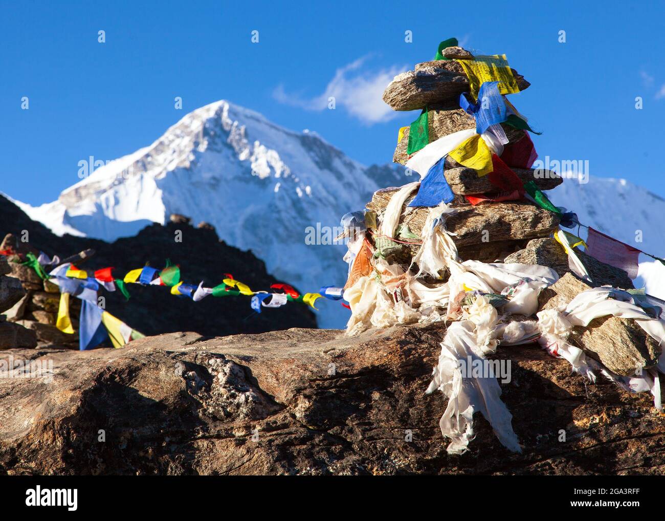 Everest pyramid hi-res stock photography and images - Alamy