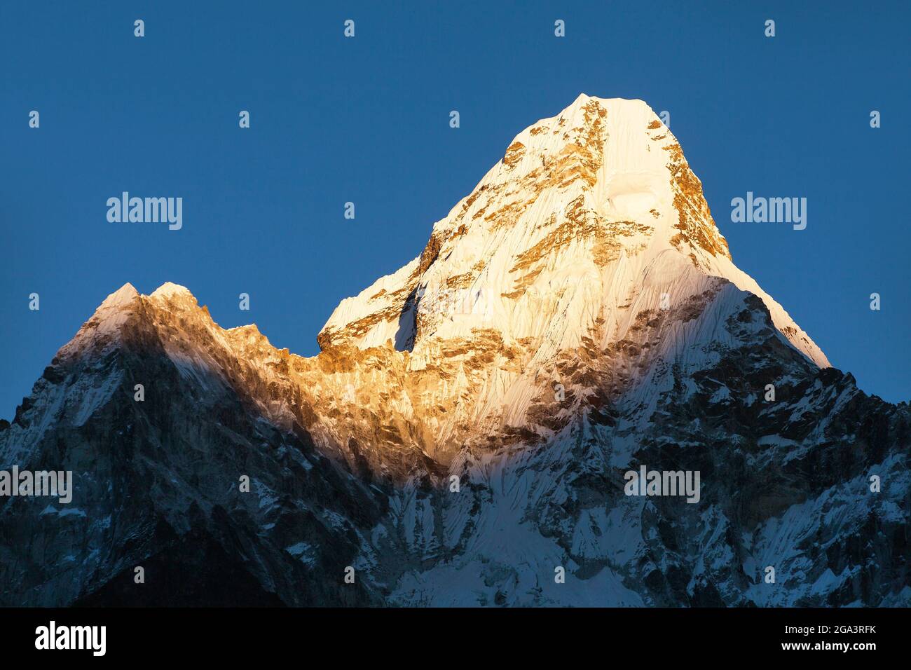Evening sunset view of mount Ama Dablam, Nepal Himalayas mountains ...