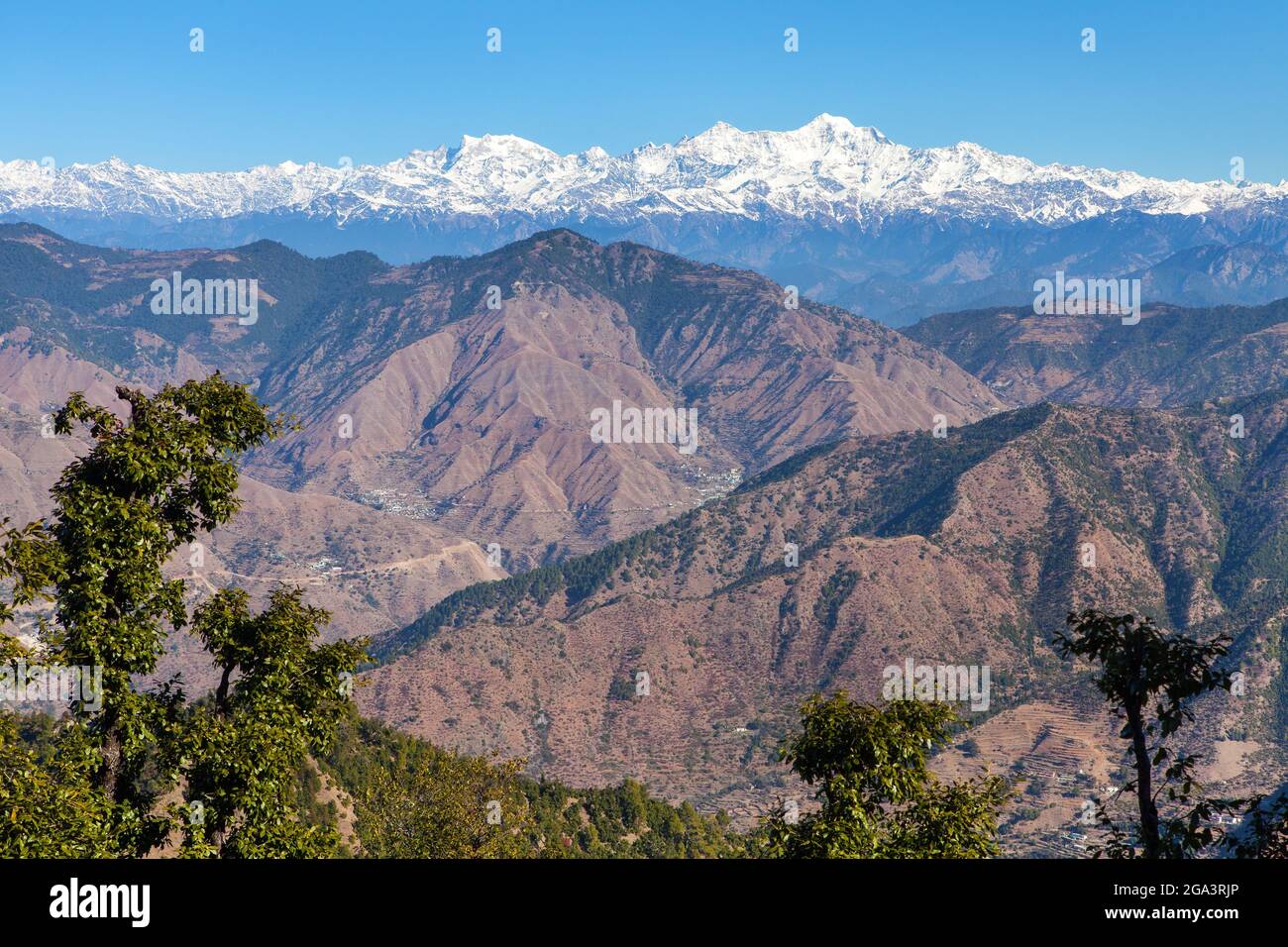 Mount Bandarpunch, Himalaya, panoramic view of Indian Himalayas, great Himalayan range ...