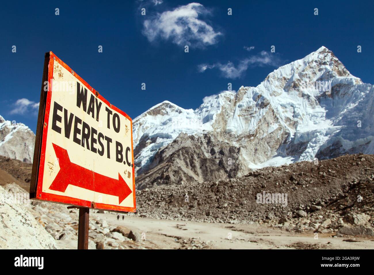 Everest base camp sign hi-res stock photography and images - Alamy