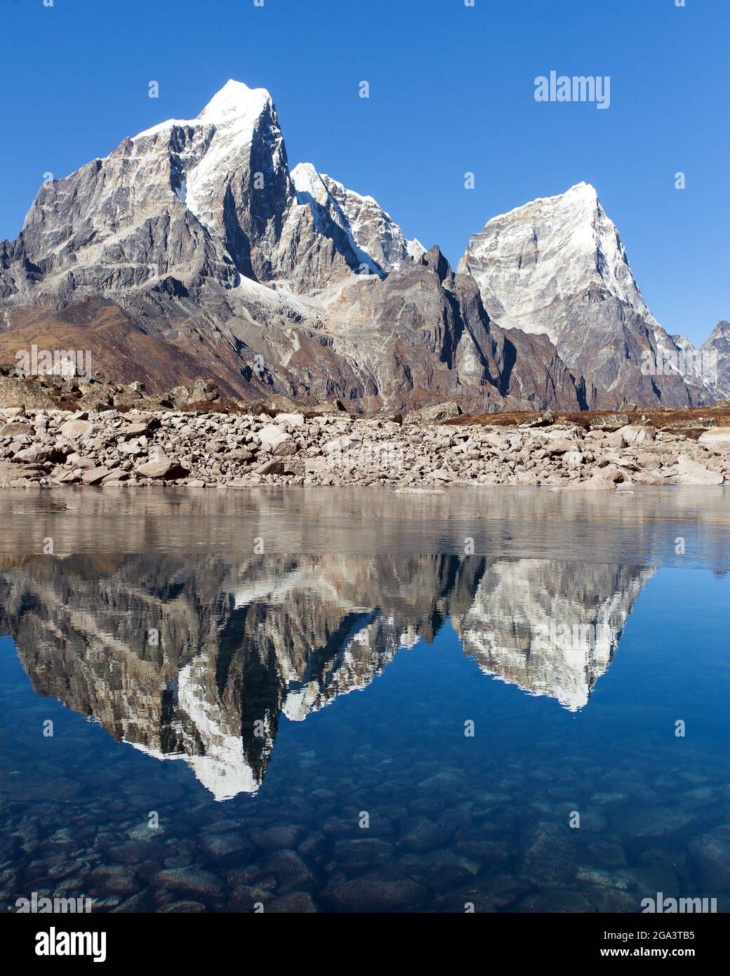 Mount Tabuche Peak mirroring in small mountain lake, Nepal Himalayas ...