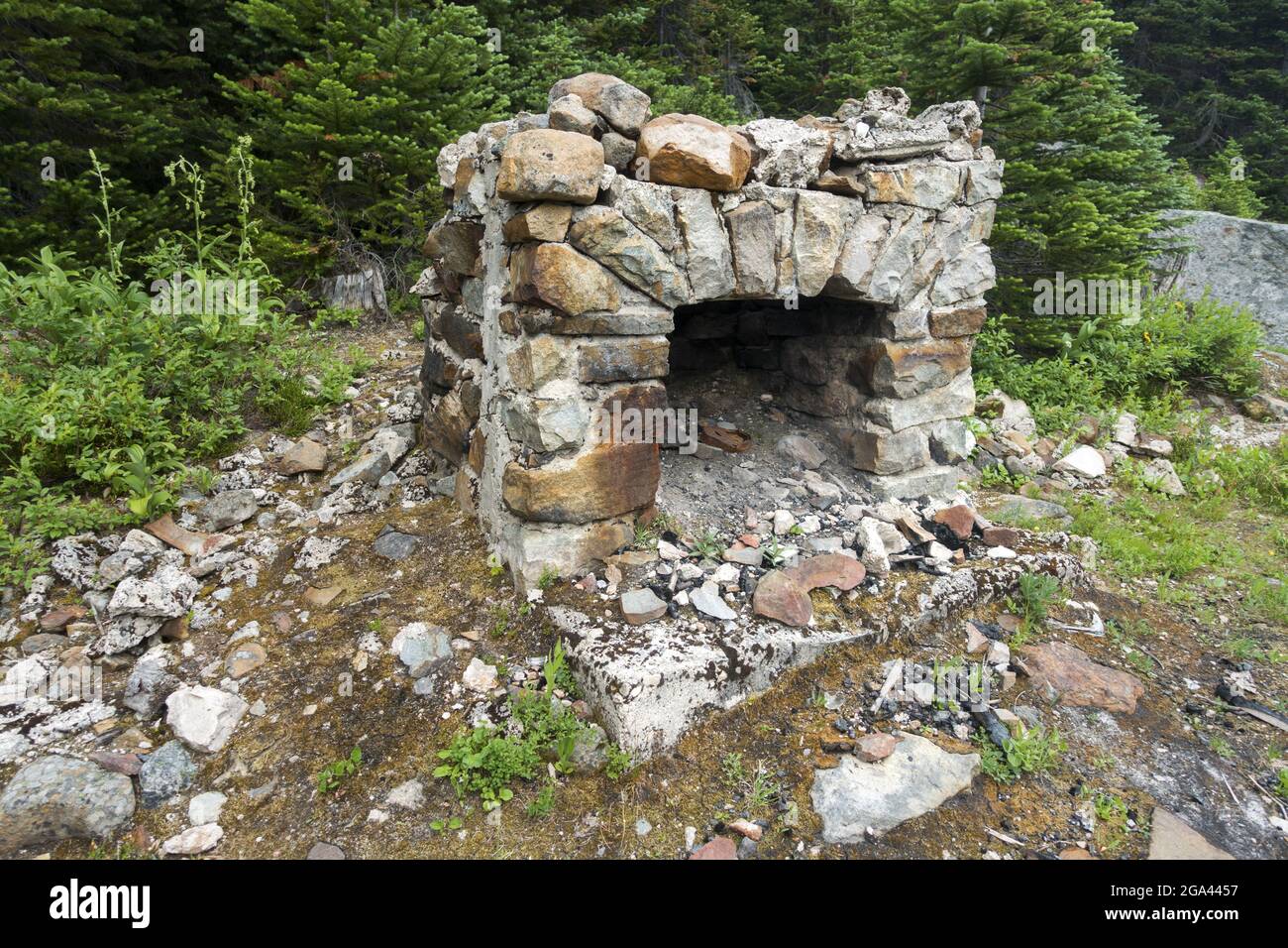 Ruin ruins fireplace hi-res stock photography and images - Alamy