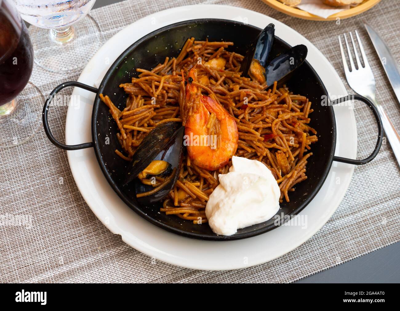 Valencia paella scallops hi-res stock photography and images - Alamy